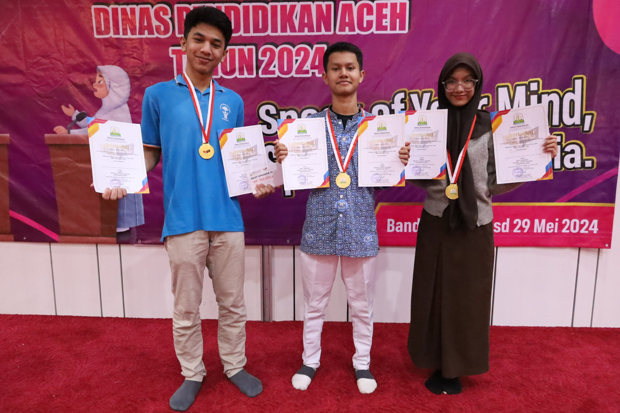 Terkhusus katanya, kepada Pengurus Musyawarah Kerja Kepala Sekolah ...