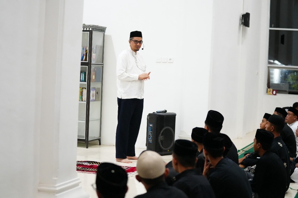 “Anak-anak yang terbiasa bangun Subuh dan mampu menjadi imam salat ...